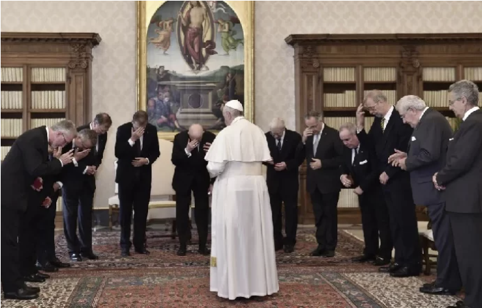 El papa aprueba nueva Constitución de la Orden de Malta y cesa a altos cargos - HCH.TV